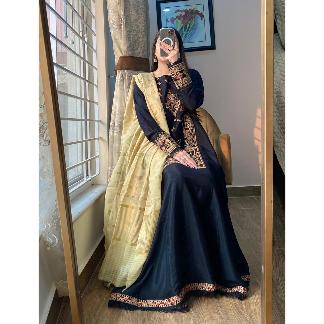 Frocks – Corner